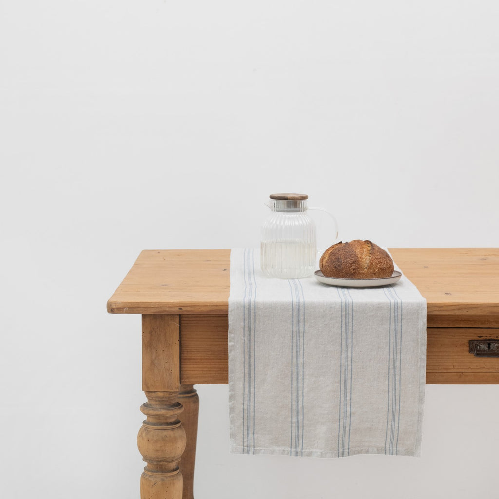 Leinen-Tischläufer, Grey Blue Wide Stripe Rustic – Linen Tales Germany